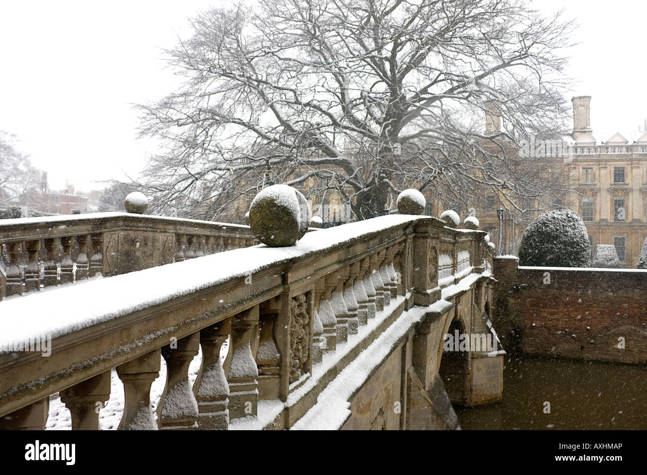Cambridge snow clare bridge hi-res stock photography and images - Alamy