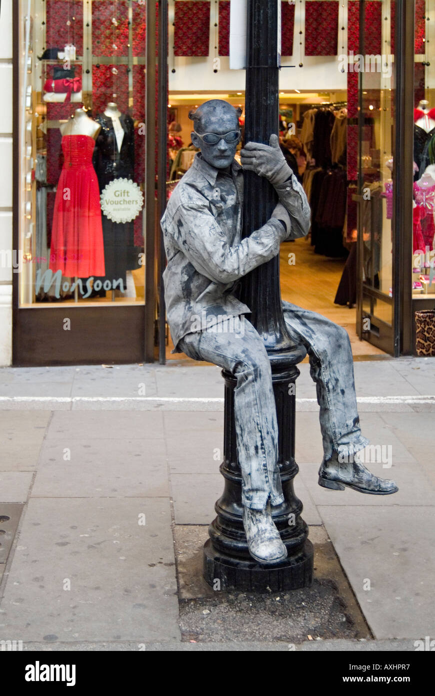 Man pretending to be a statue in Covent Garden, London Stock Photo - Alamy