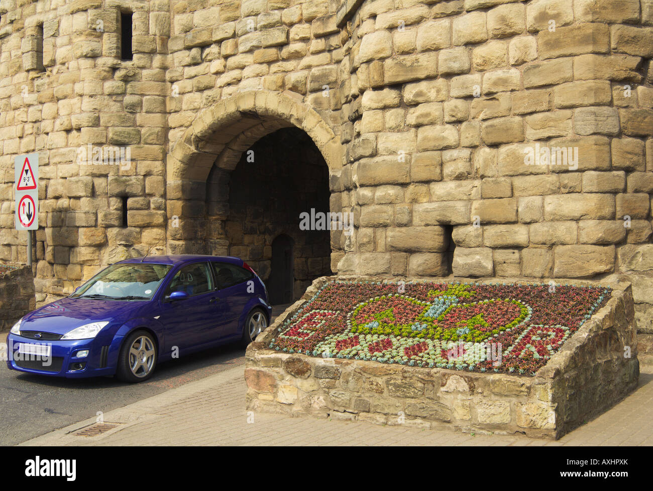 Car transport arch hi-res stock photography and images - Alamy