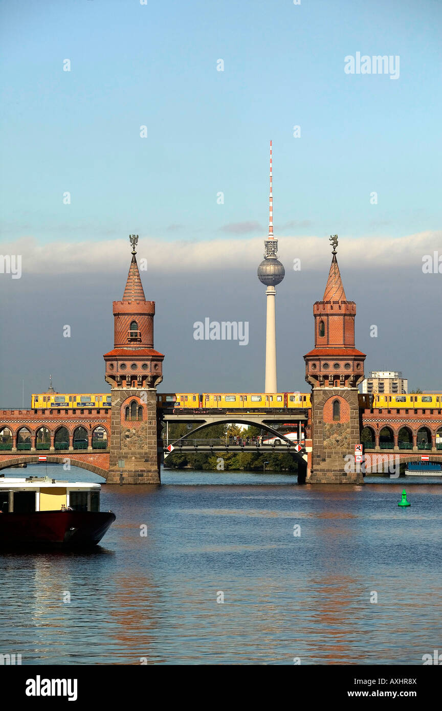 Bridge oberbaumbrucke over the spree with hi-res stock photography and ...