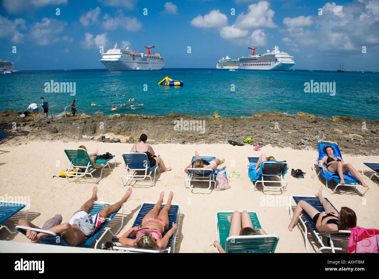Cayman islands beach hi-res stock photography and images - Alamy