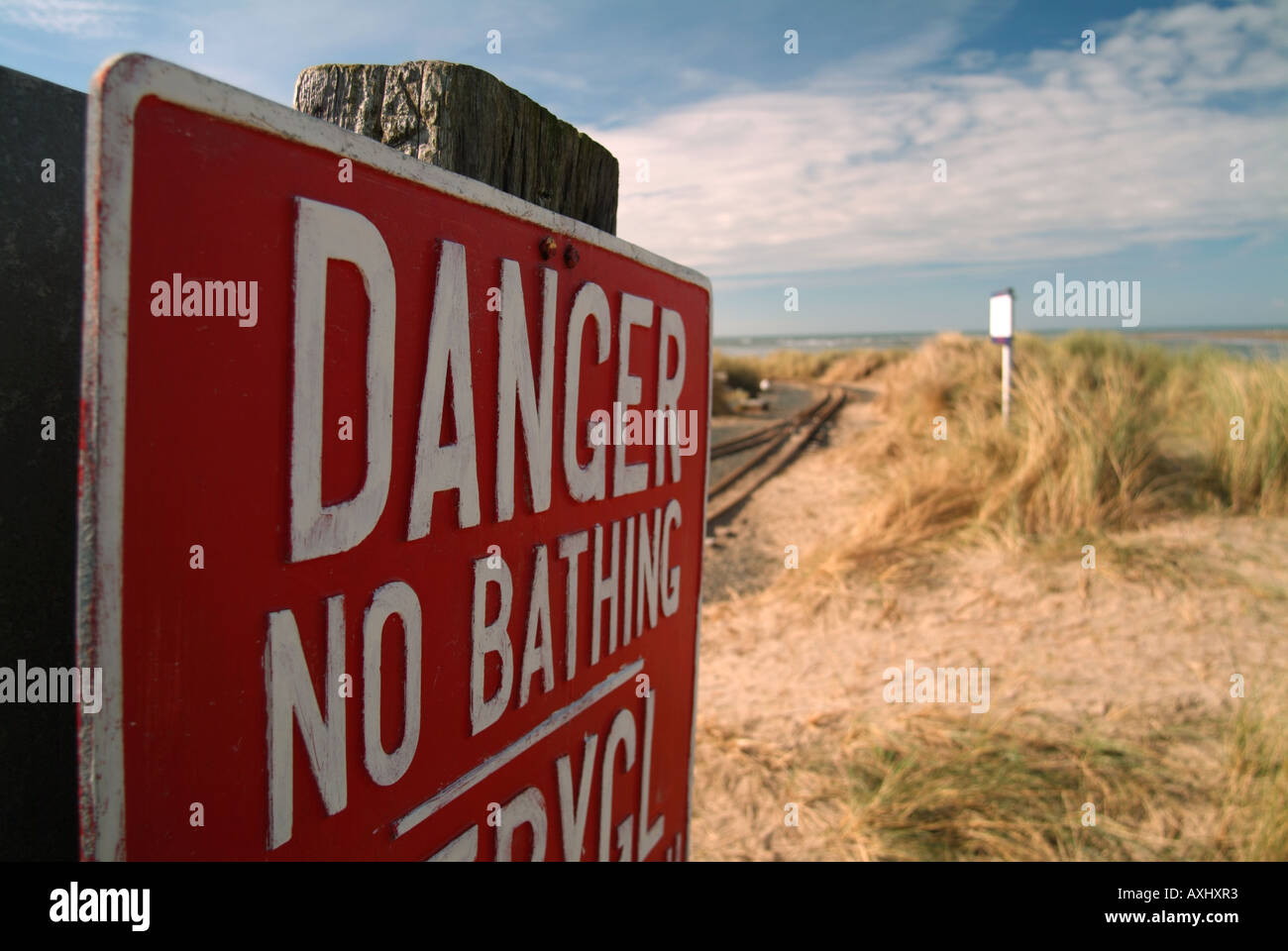 Brightly coloured warning sign hi-res stock photography and images - Alamy