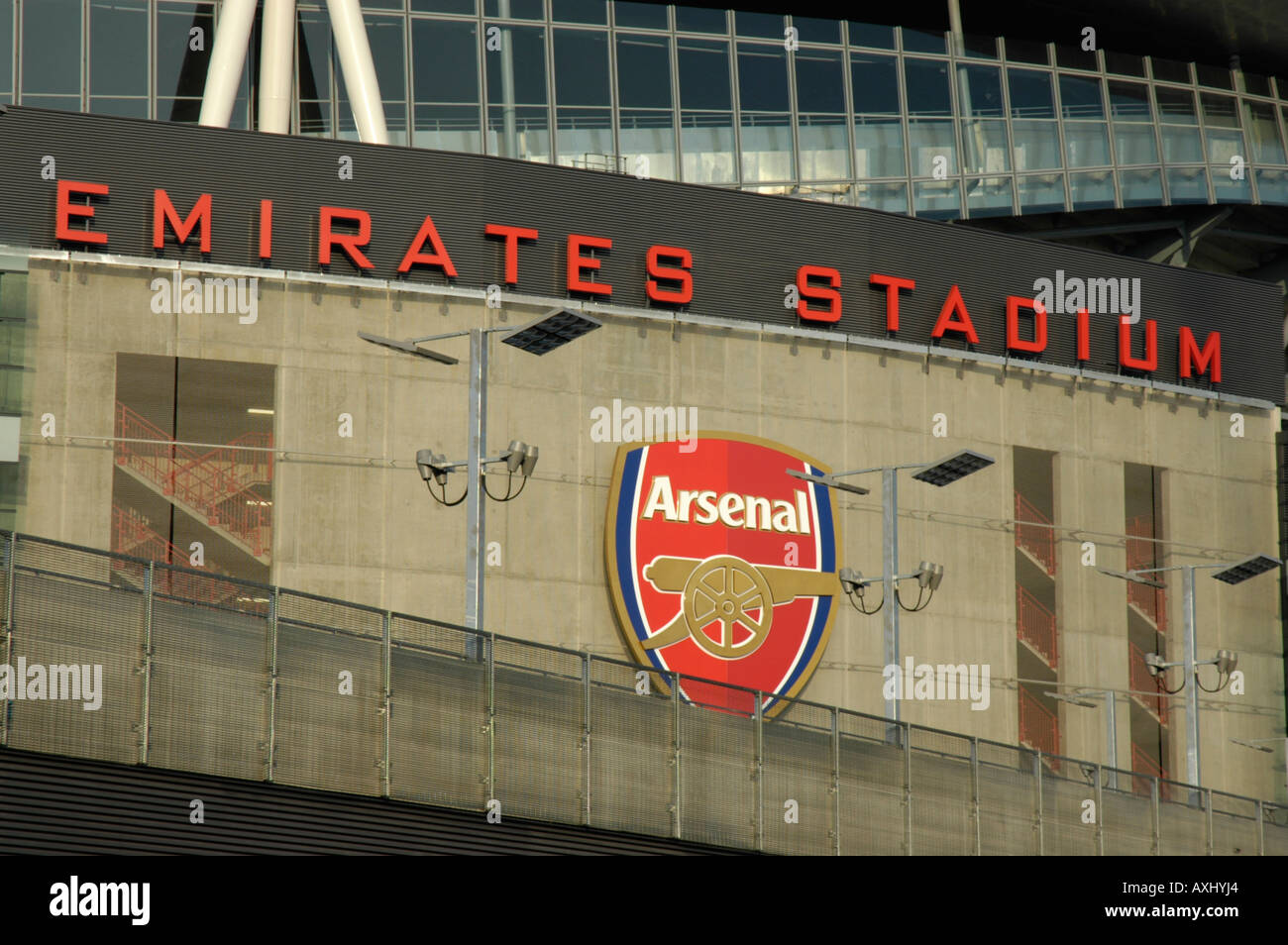 Arsenal badge hi-res stock photography and images - Alamy