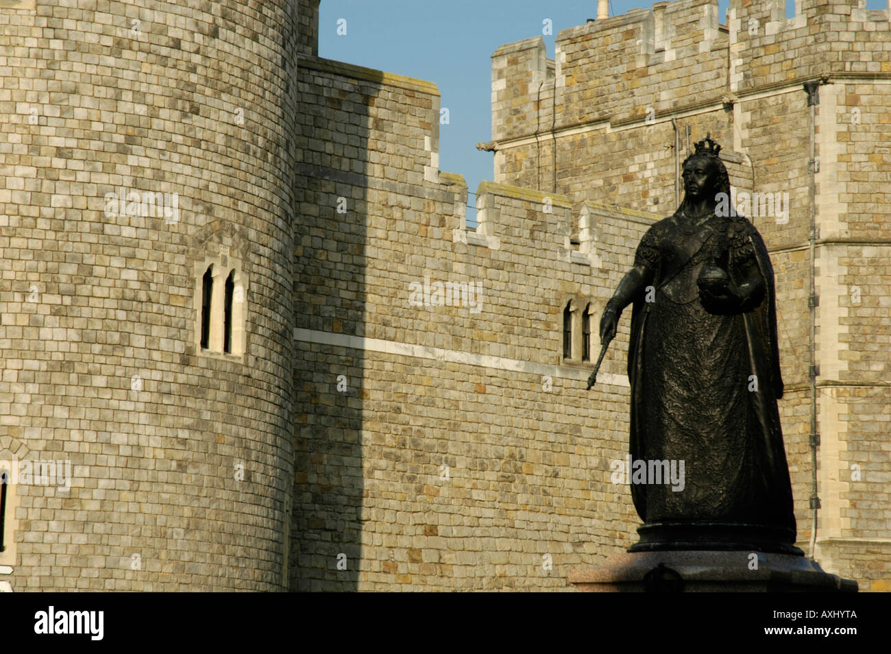 Windsor Castle Statue High Resolution Stock Photography and Images - Alamy