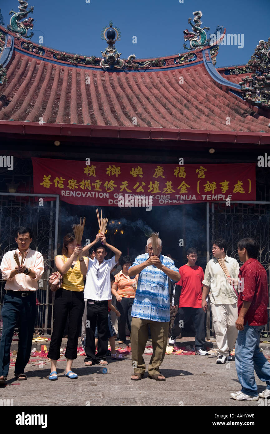Worshipers make offerings and prayers at entrance to Goddess of Mercy ...