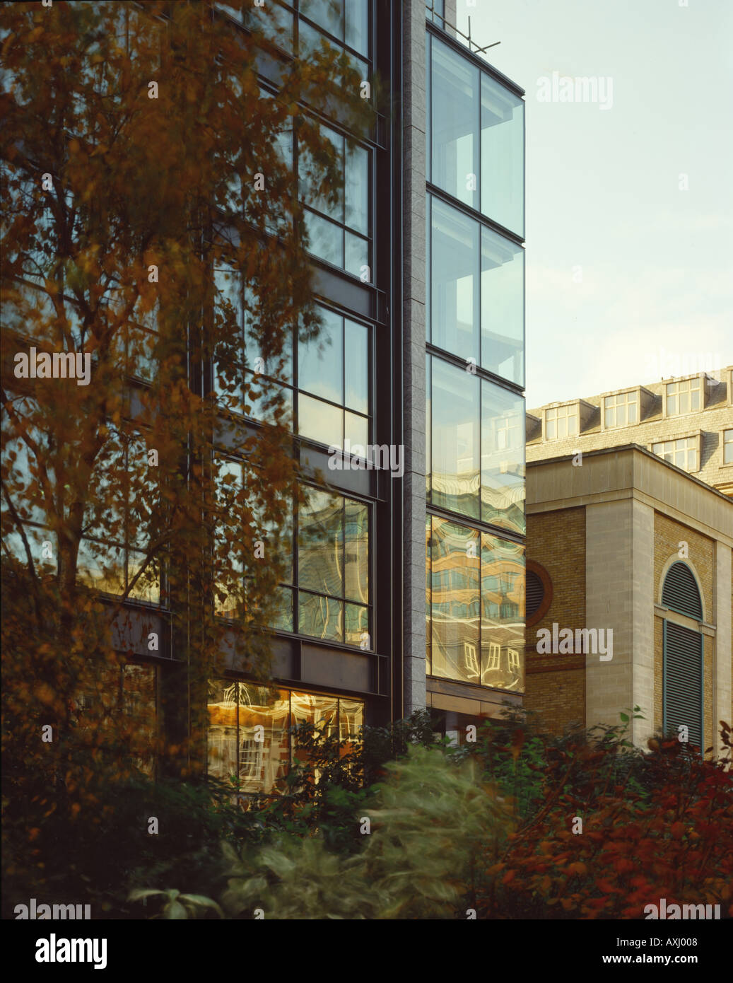 Devonshire square office hi-res stock photography and images - Alamy