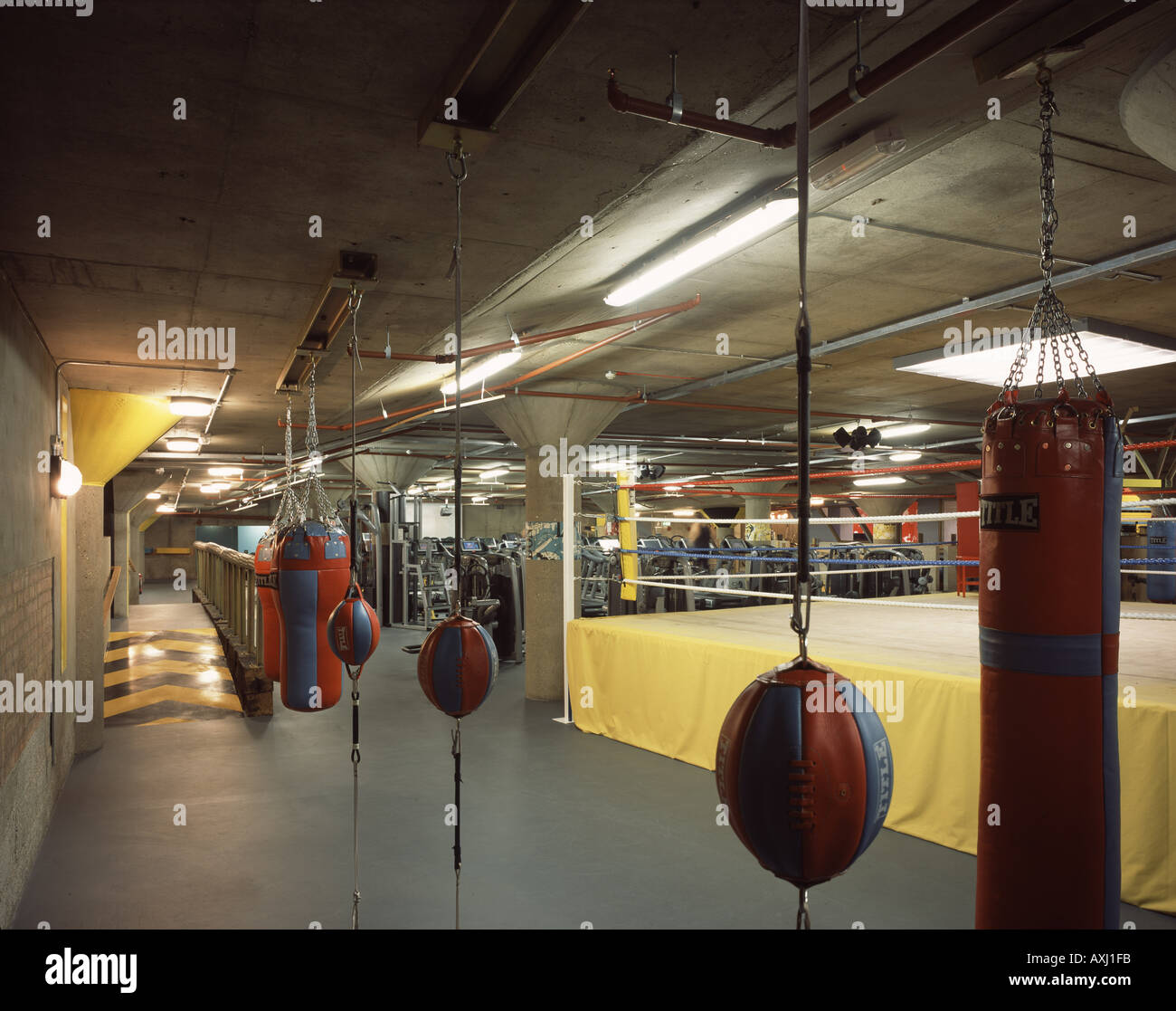 Gymbox hi-res stock photography and images - Alamy