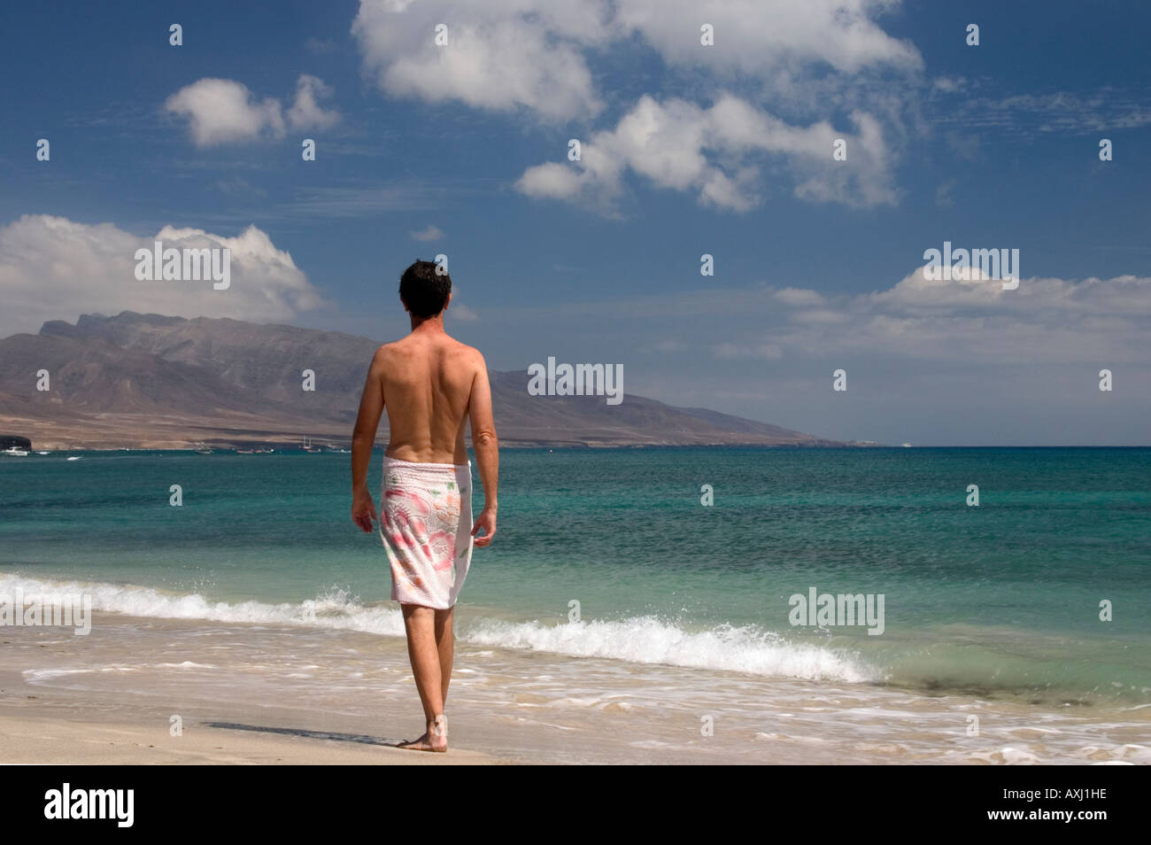 Rear view of om tourist man walking on beach hi-res stock photography ...