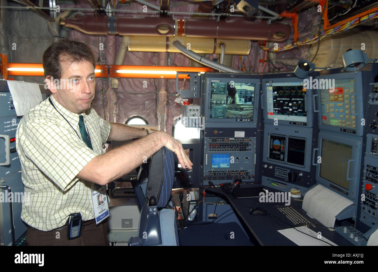 Airbus test pilot Pascal Verneau briefs media on testing of Airbus 3800 ...