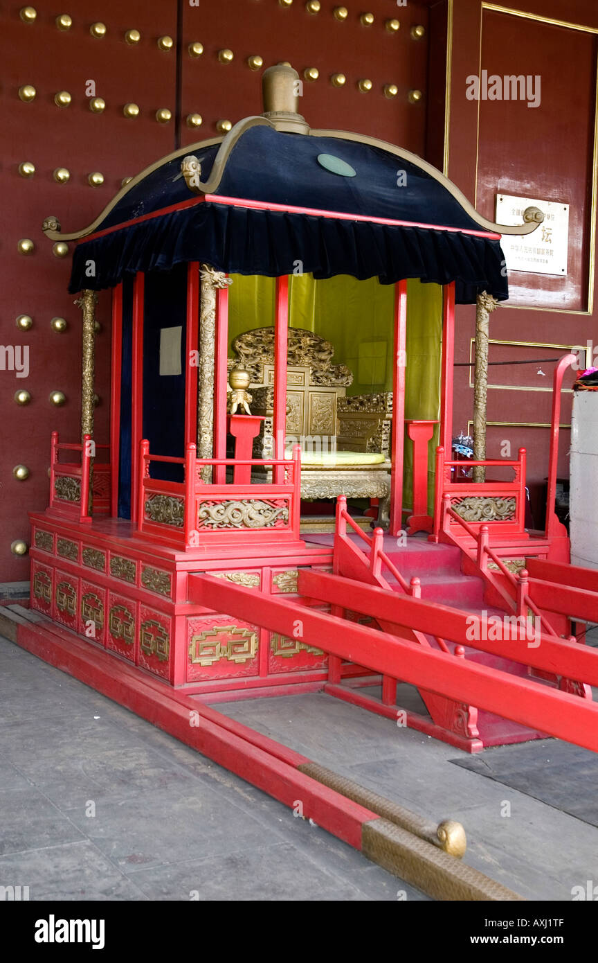Ornate Sedan Chair to carry the Emperor, Temple of Heaven, Beijing ...