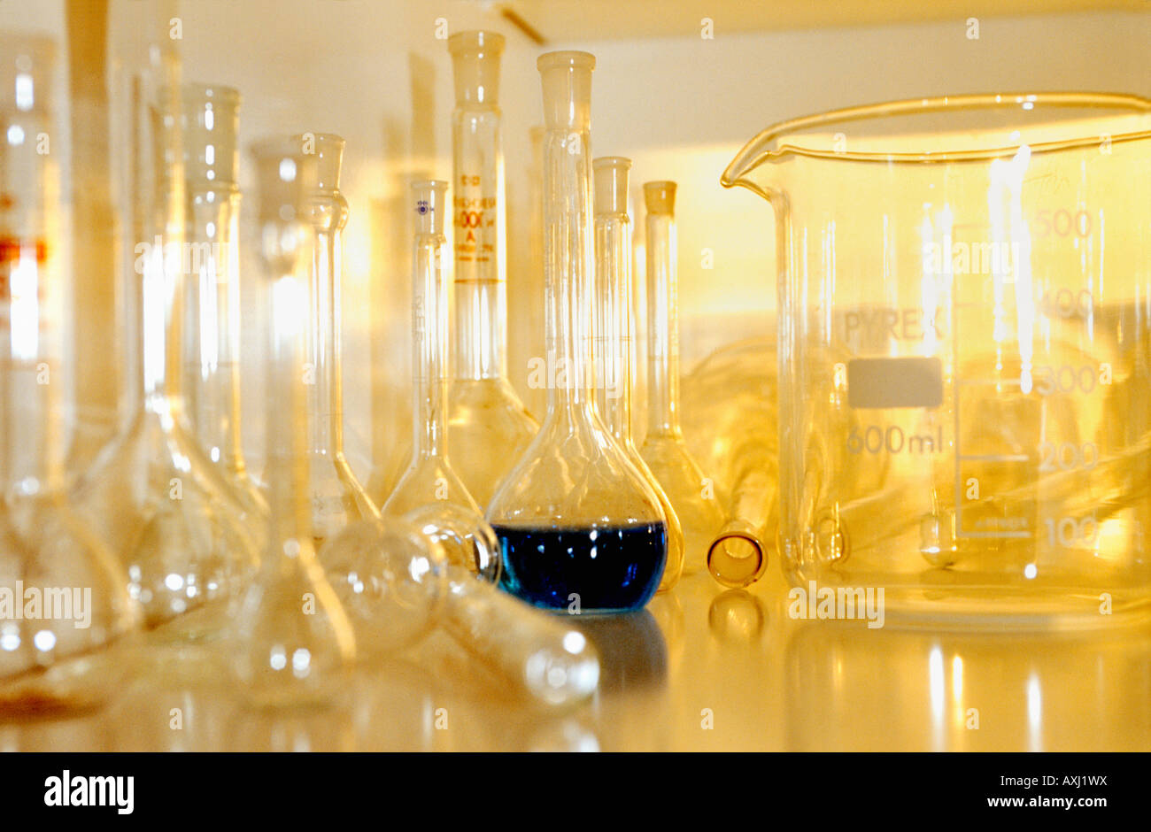 containers used in biochemistry lab Stock Photo - Alamy