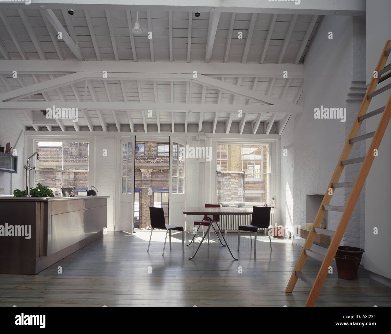 Open plan london apartment structural hi-res stock photography and ...