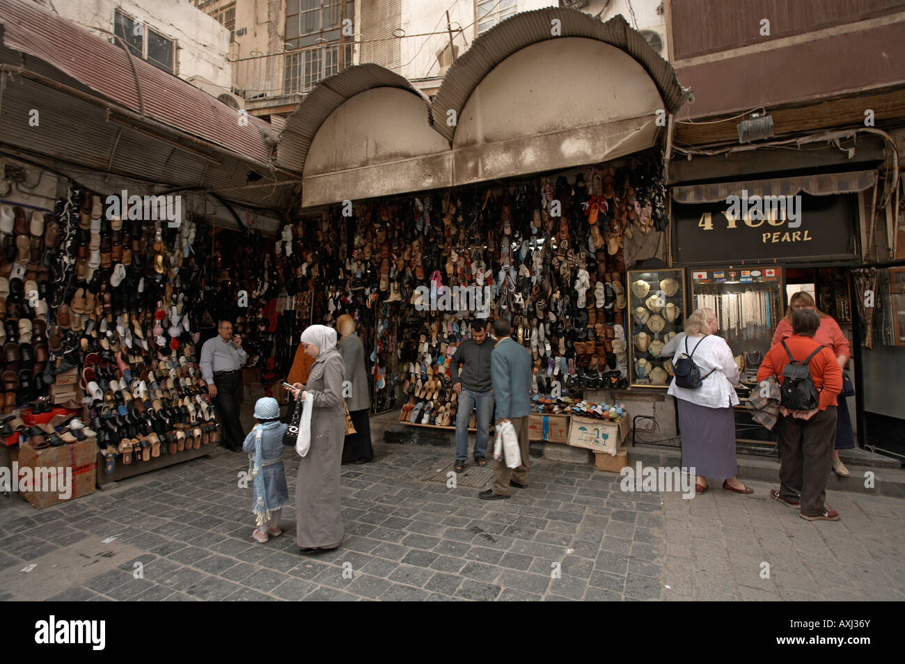 Damascus souk shoe shop Syria Stock Photo - Alamy
