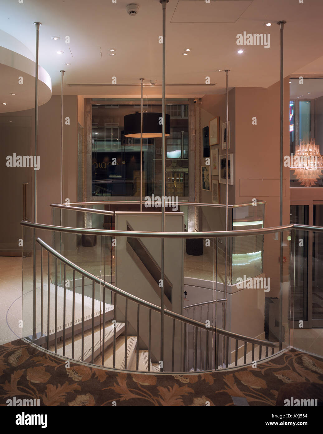 Hotel foyer london hi-res stock photography and images - Alamy