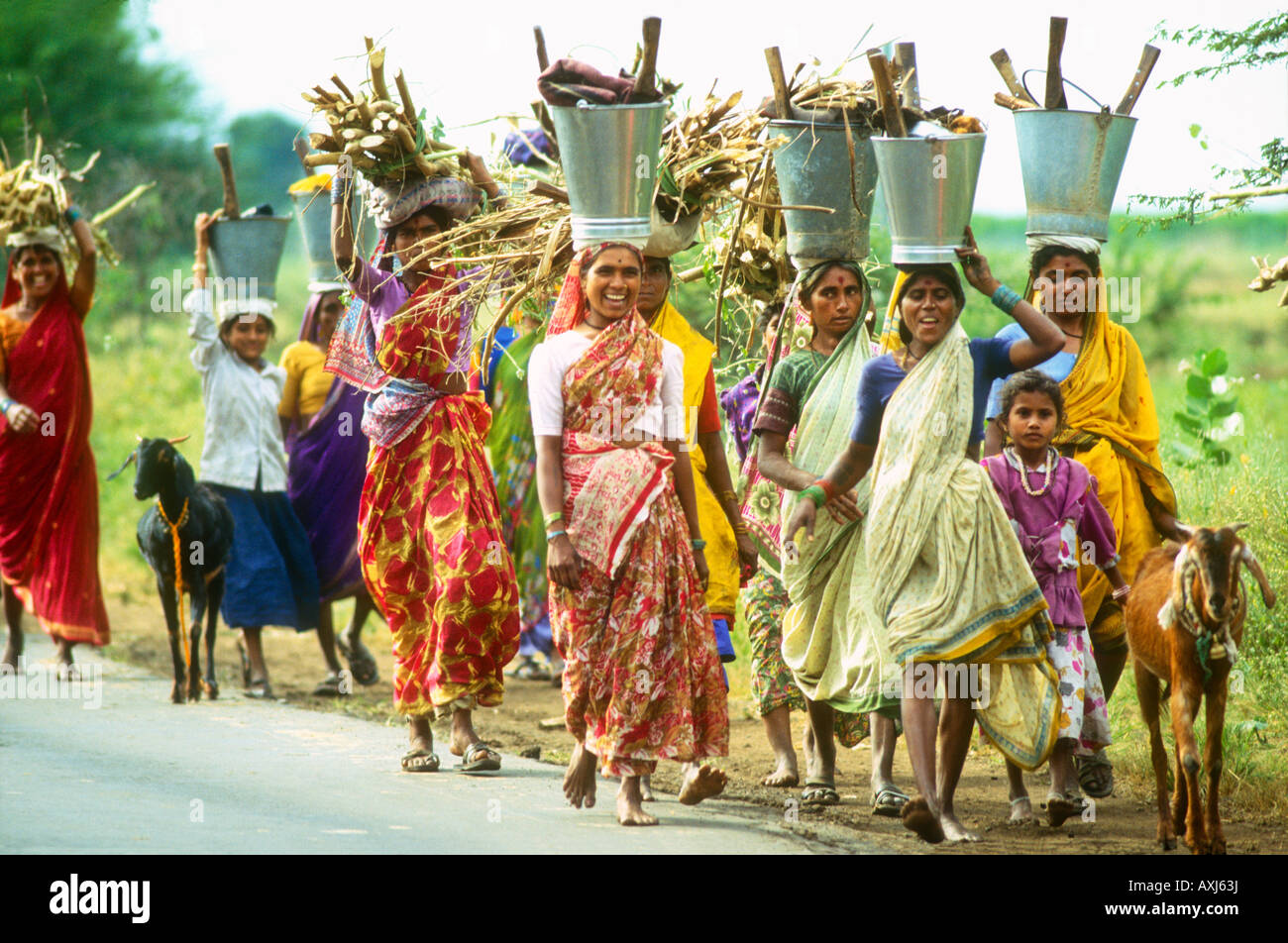 Woman children on market india hi-res stock photography and images - Alamy