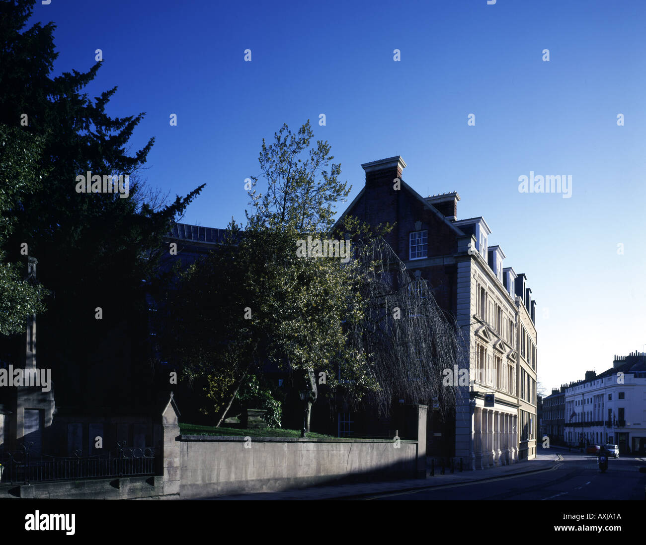 Old office building exterior hi-res stock photography and images - Alamy
