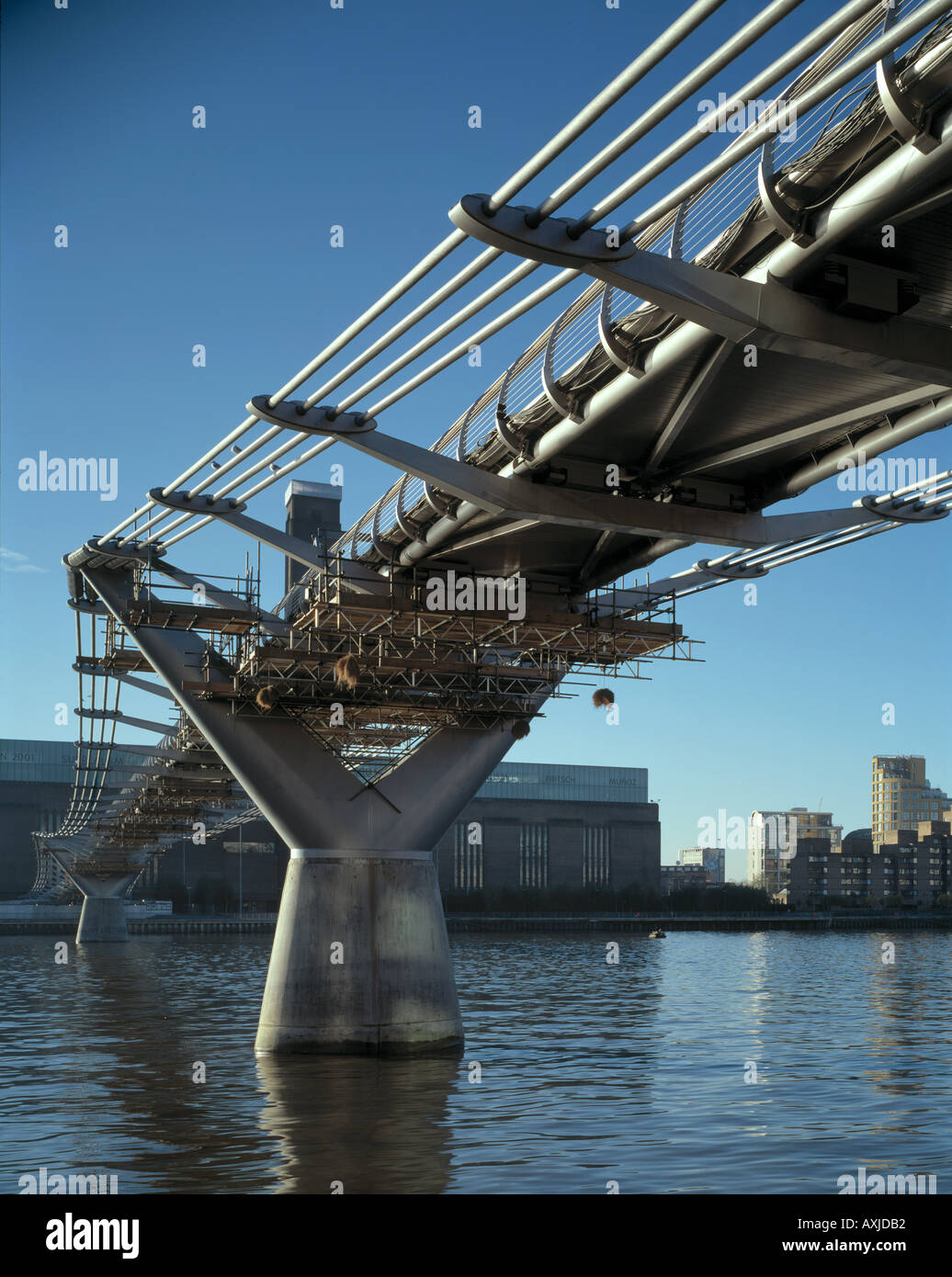 Smith millennium bridge hi-res stock photography and images - Alamy