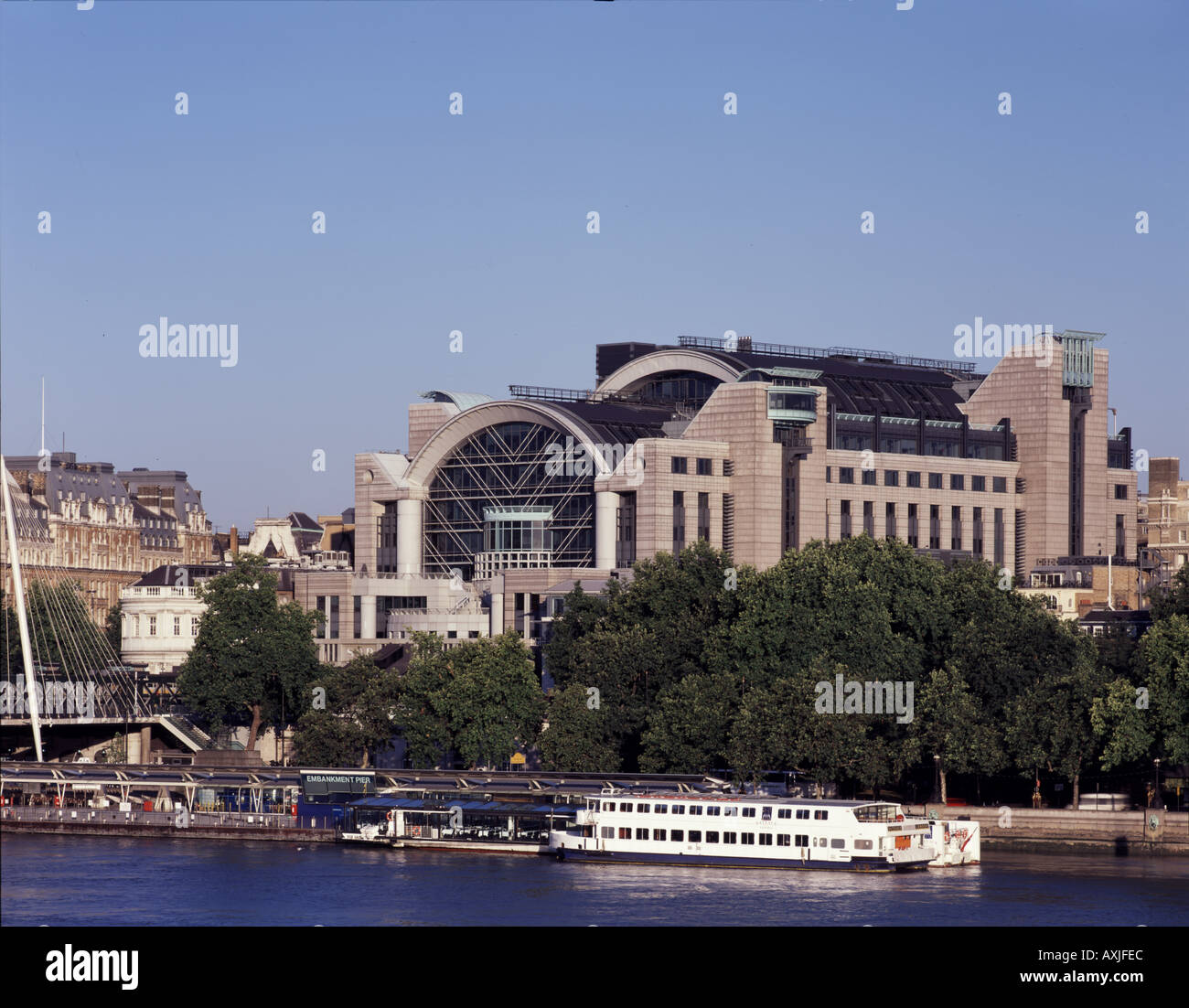 Embankment place hi-res stock photography and images - Alamy