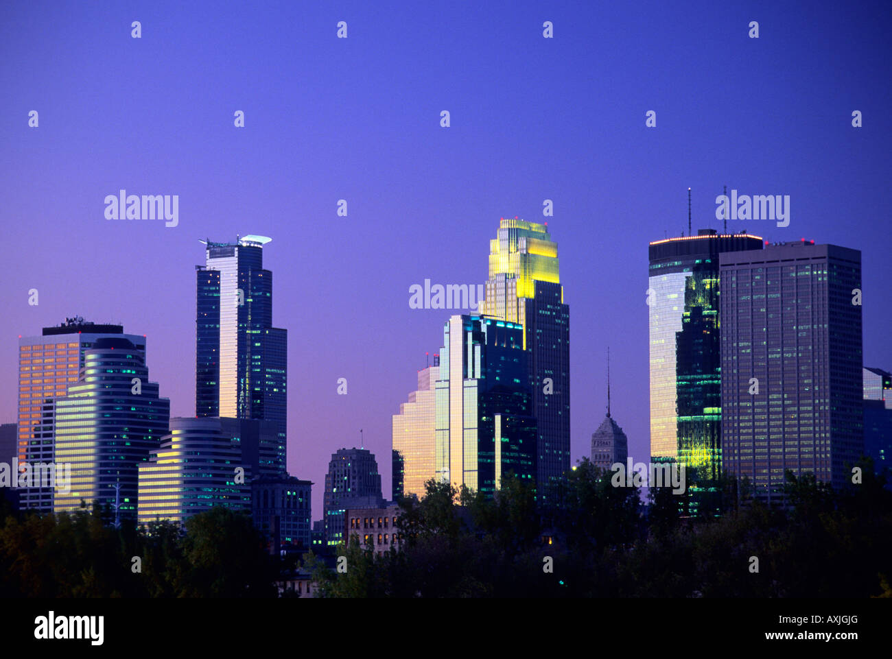 SKYLINE OF MINNEAPOLIS, MINNESOTA AT DAWN; FALL Stock Photo - Alamy