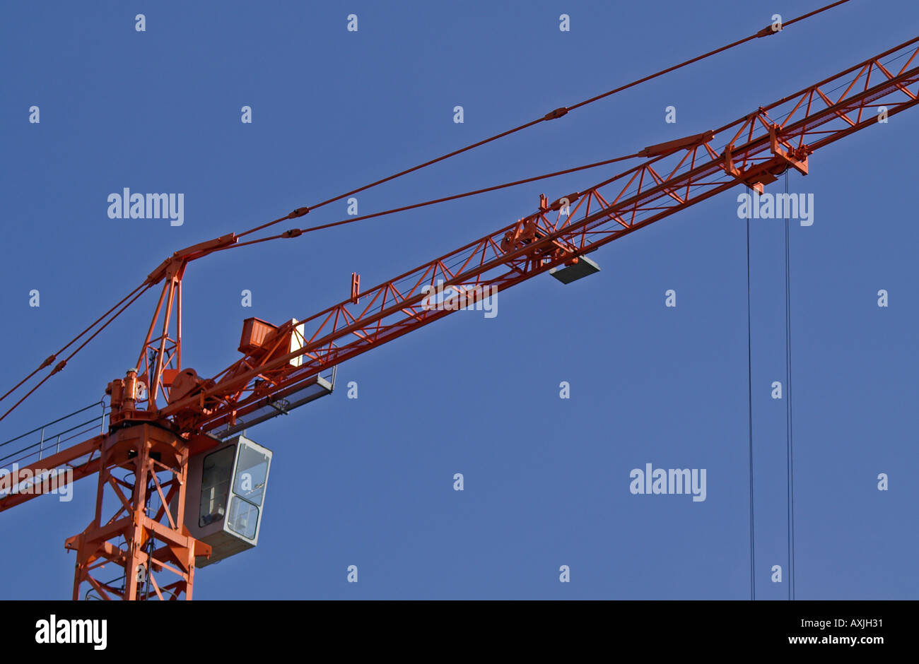 Red coloured crane hi-res stock photography and images - Alamy