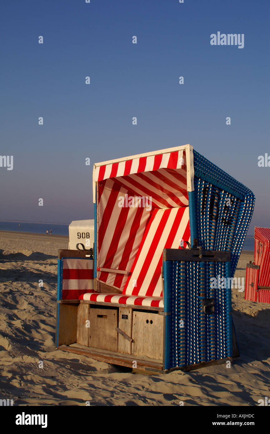 wicker beach chair Strand Norsee Strandkorb Stock Photo - Alamy