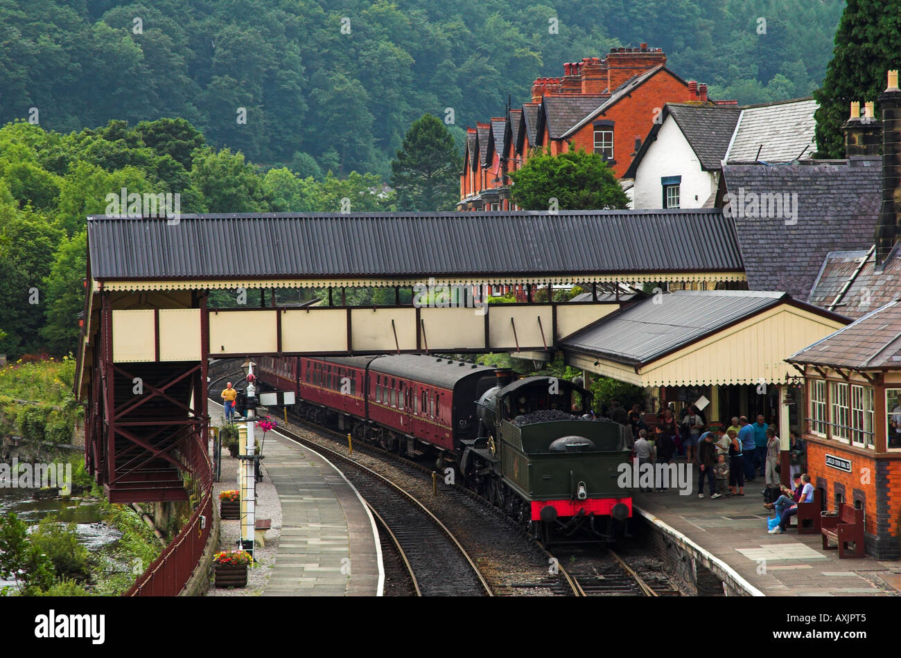 Llangollen station signal box hi-res stock photography and images - Alamy