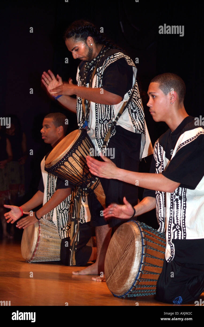 African drummers hi-res stock photography and images - Alamy