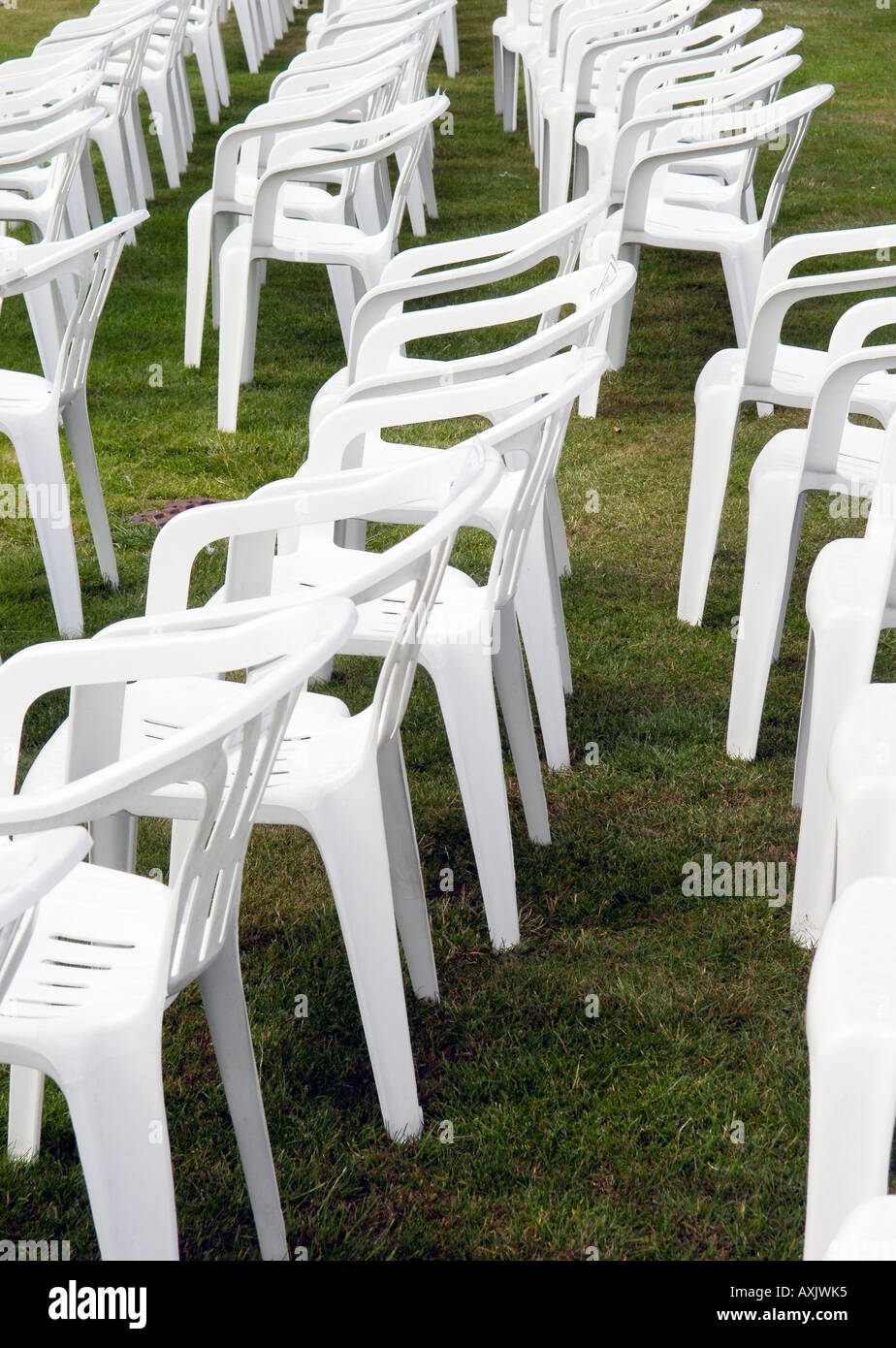 White plastic garden chairs hi-res stock photography and images - Alamy