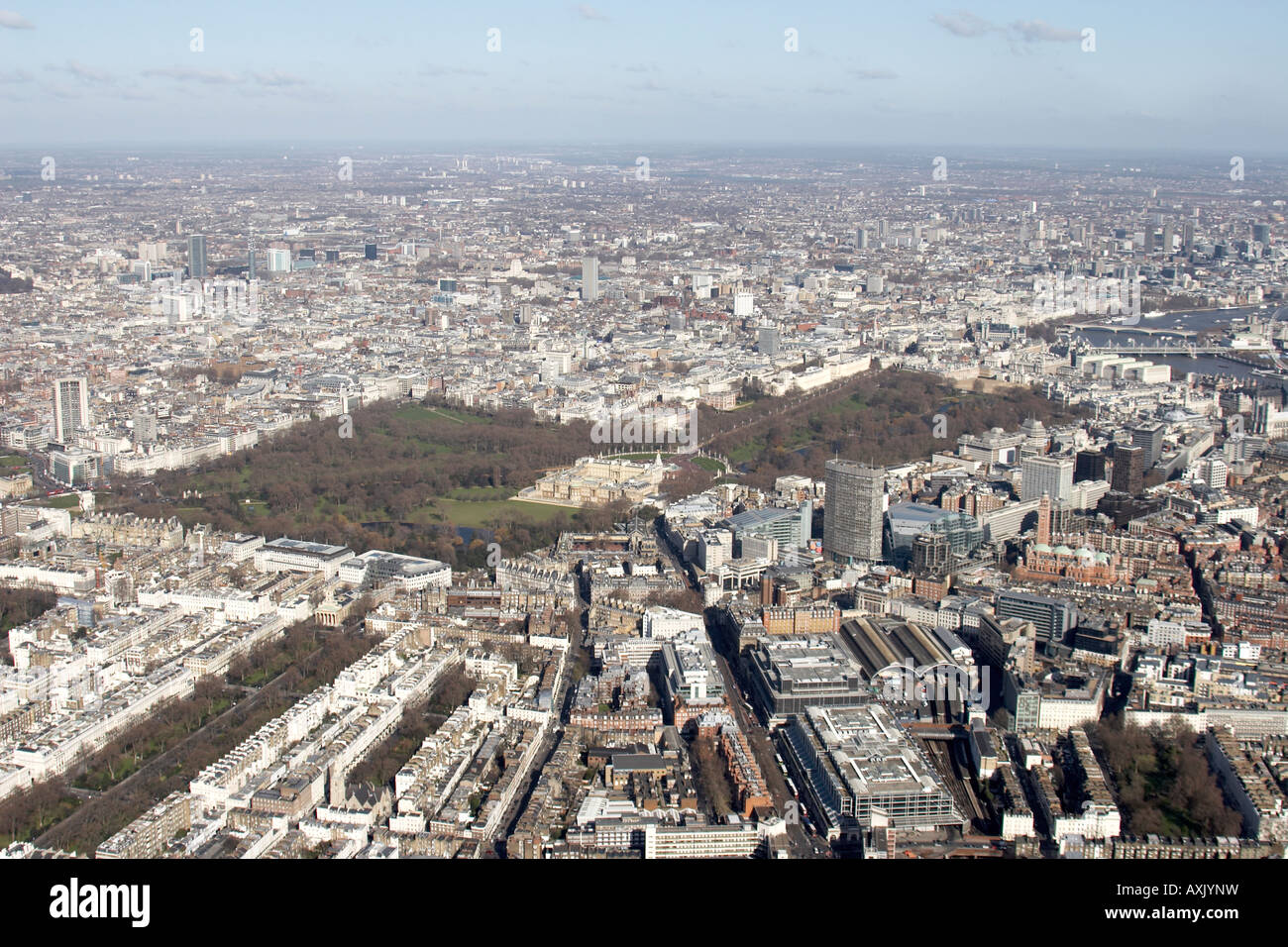 Buckingham palace roof hi-res stock photography and images - Alamy