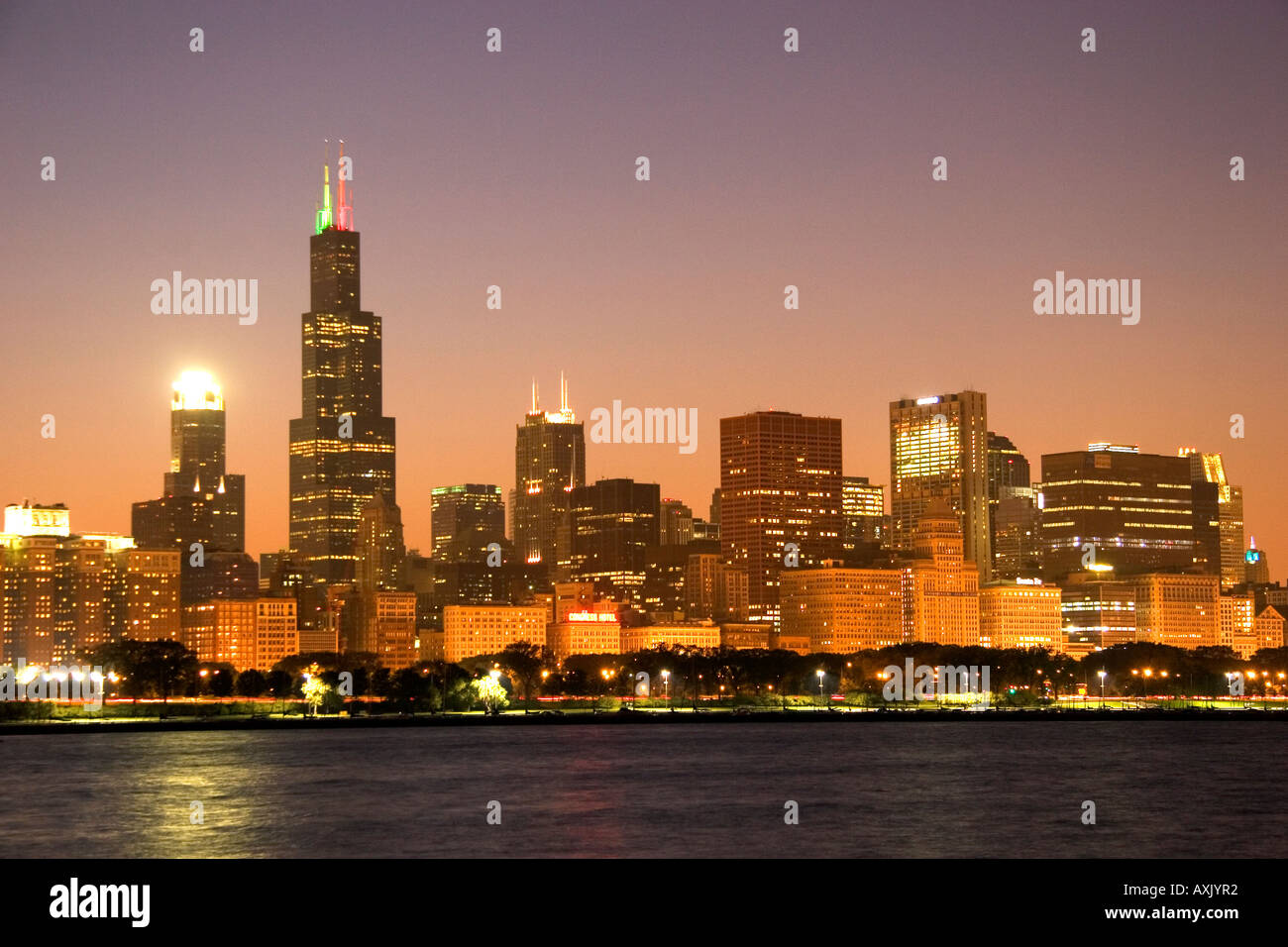 Chicago skyline at night Illinois Stock Photo - Alamy