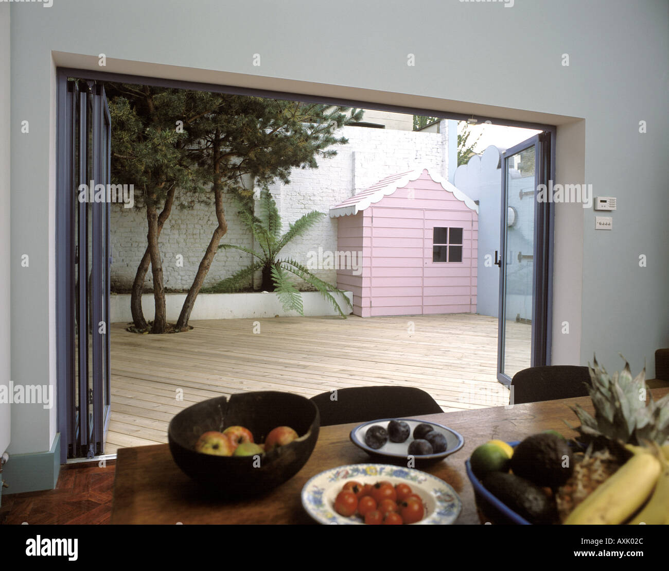 Blue house london fat hi-res stock photography and images - Alamy