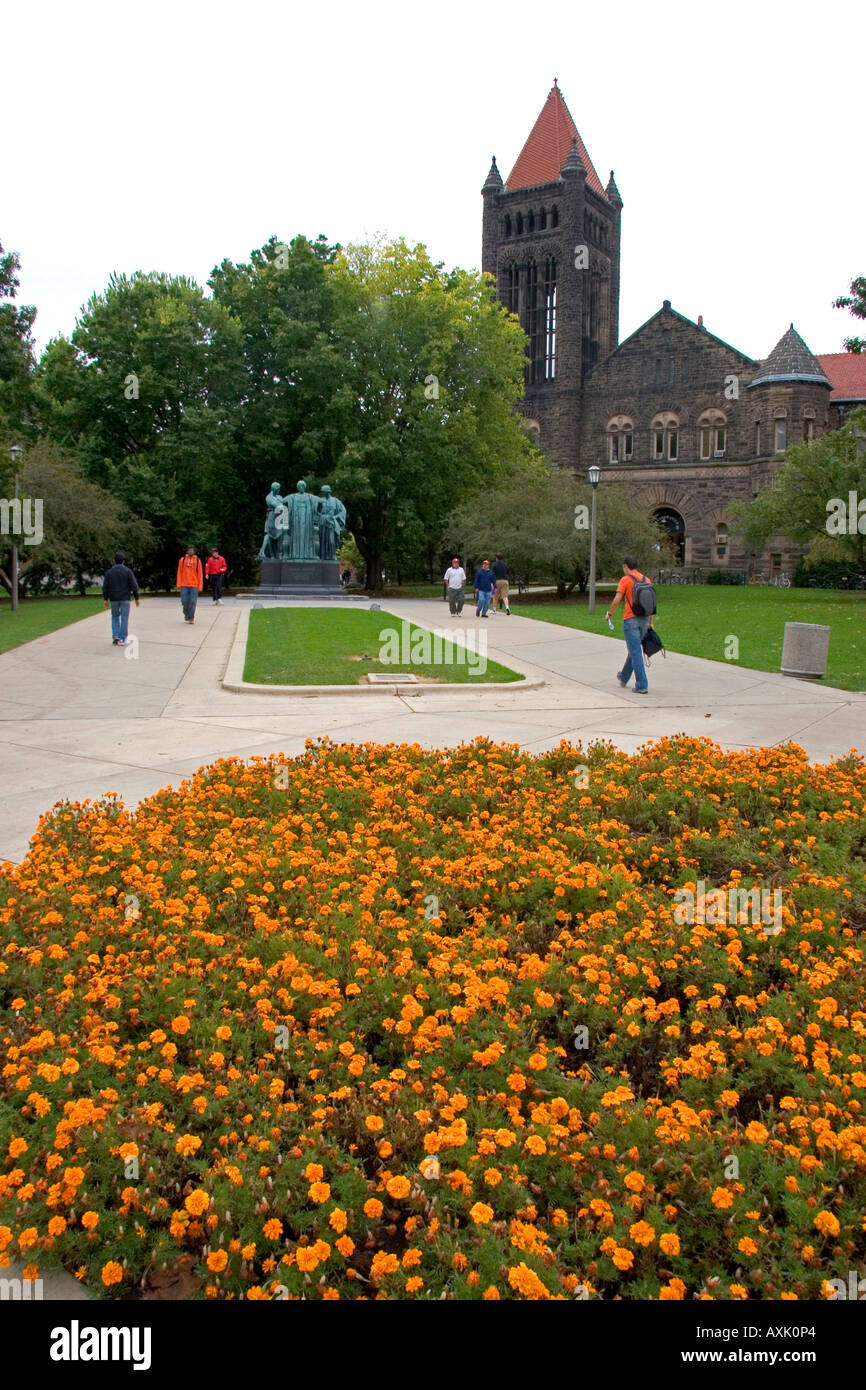 Campus university illinois champaign hi-res stock photography and ...