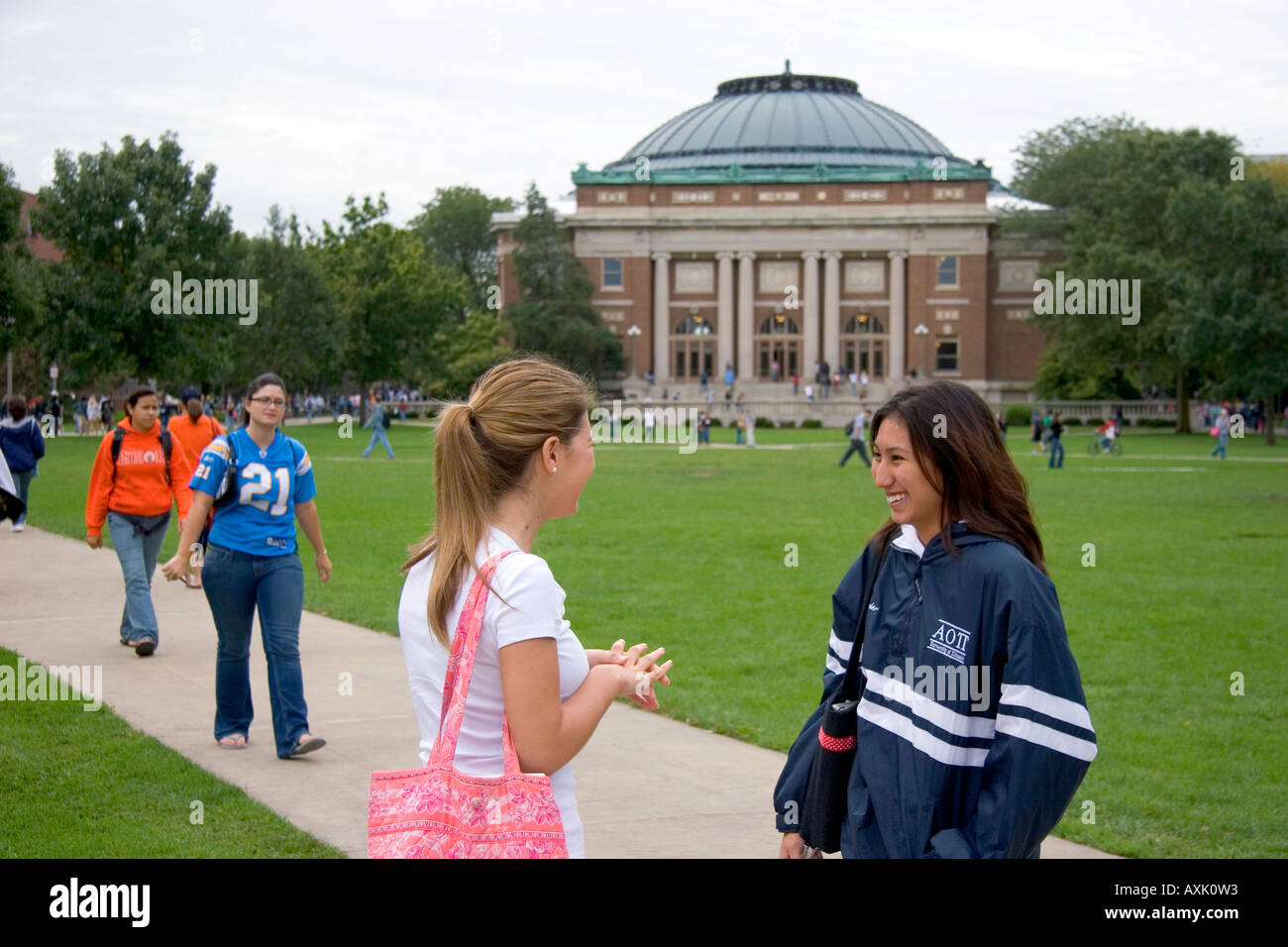 Female students socialize on the campus of the University of Illinois ...