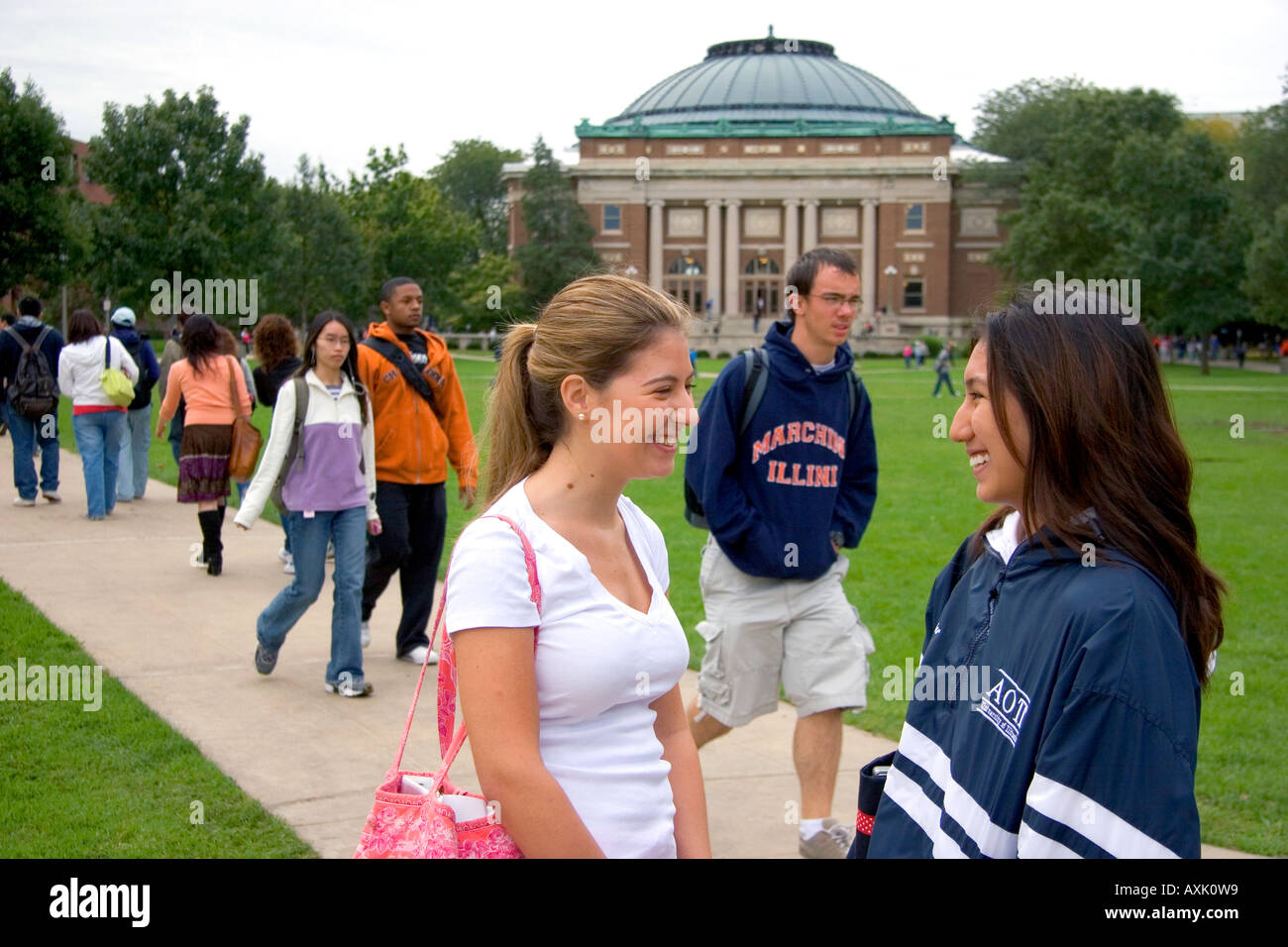 Female students socialize on the campus of the University of Illinois ...