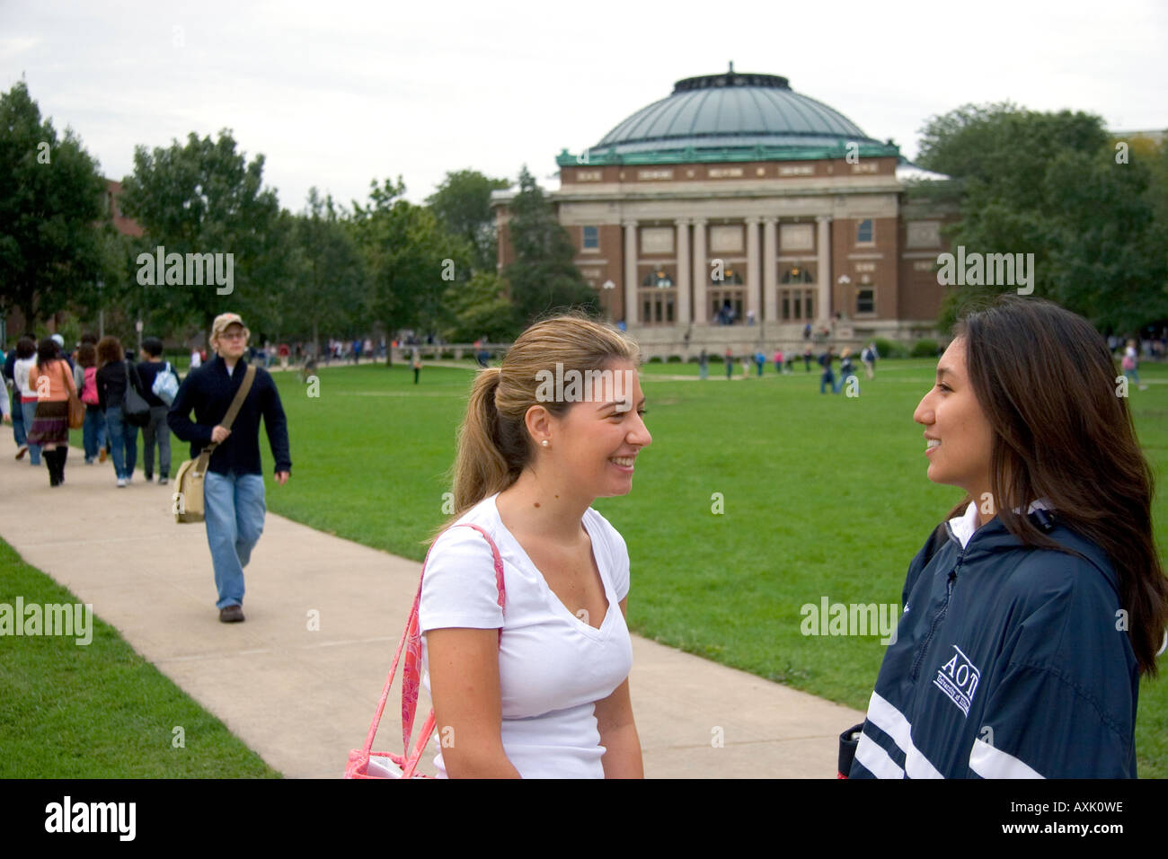 Female students socialize on the campus of the University of Illinois ...
