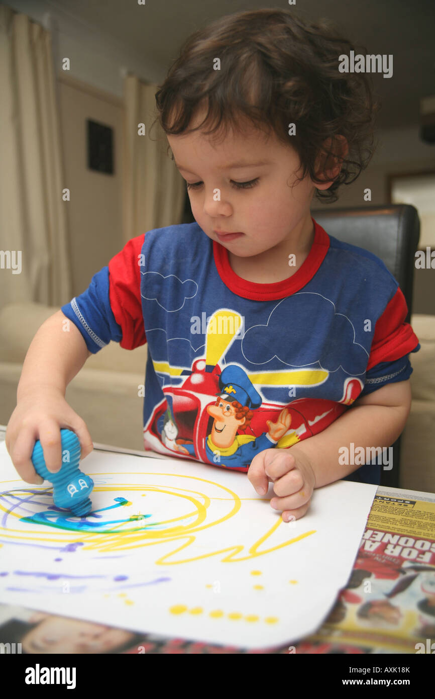 Little boy drawing Stock Photo - Alamy
