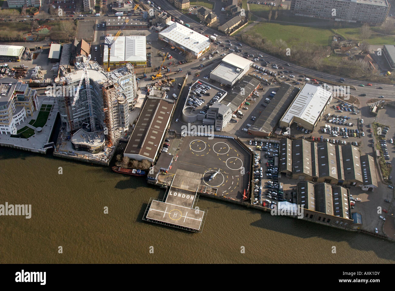 London heliport hi-res stock photography and images - Alamy