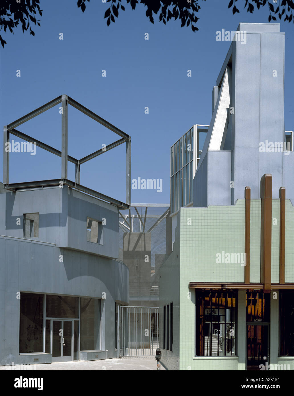 Edgemar gehry hi-res stock photography and images - Alamy