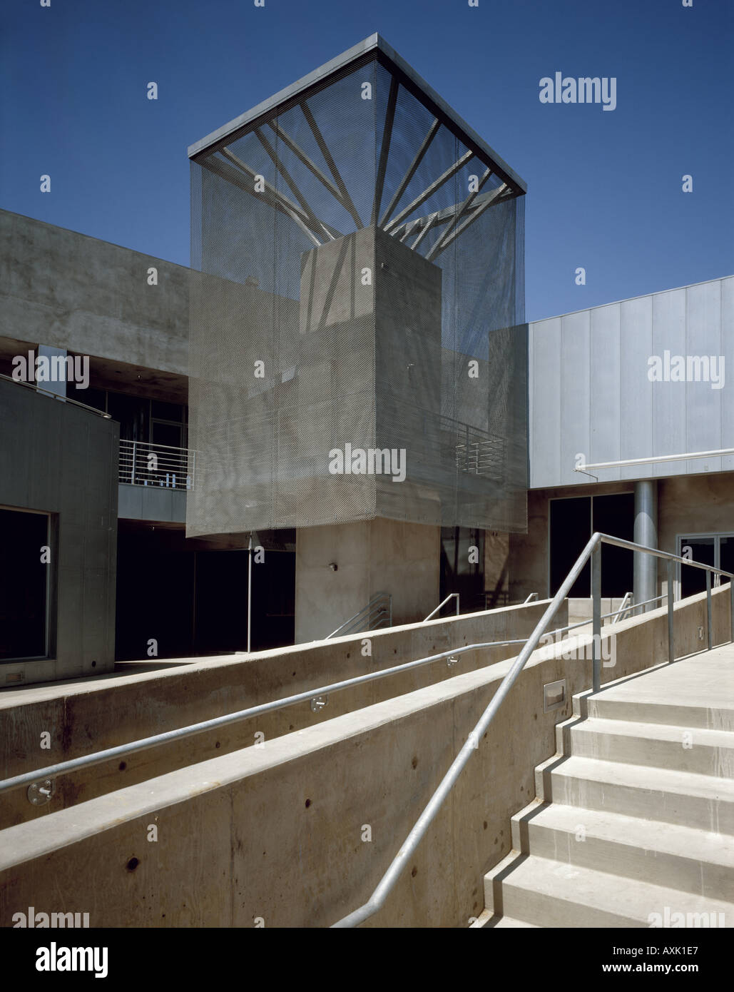 Frank gehry santa monica hi-res stock photography and images - Alamy