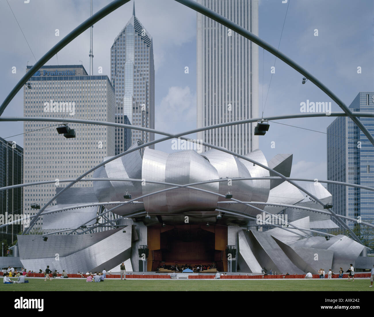 Millenium park ice rink hi-res stock photography and images - Alamy