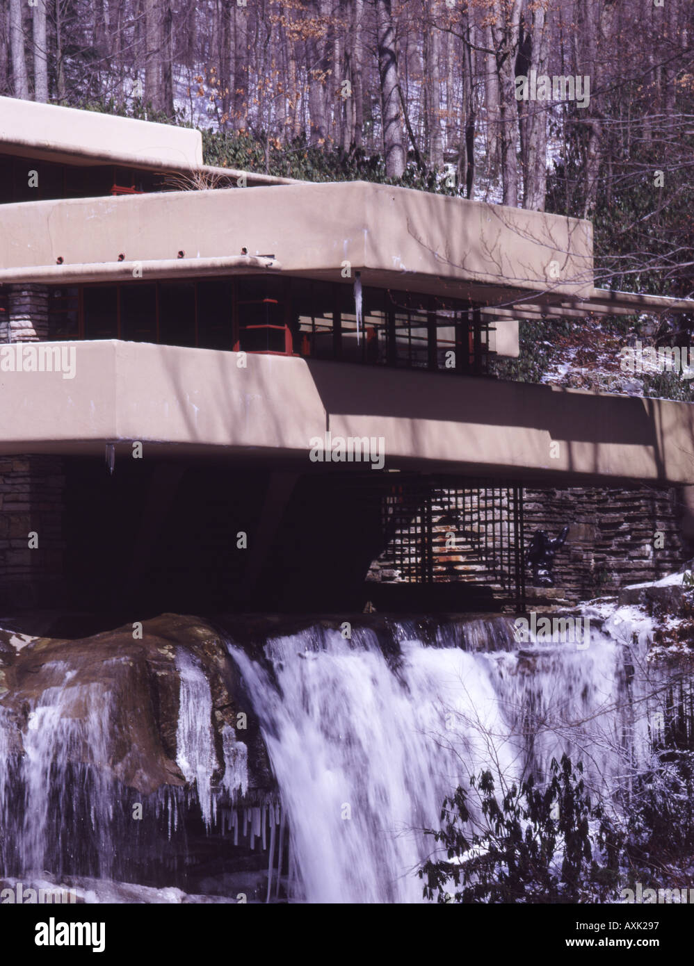 Frank lloyd wright falling water hi-res stock photography and images ...