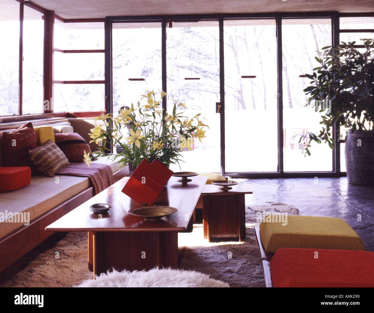 Falling onto glass hi-res stock photography and images - Alamy