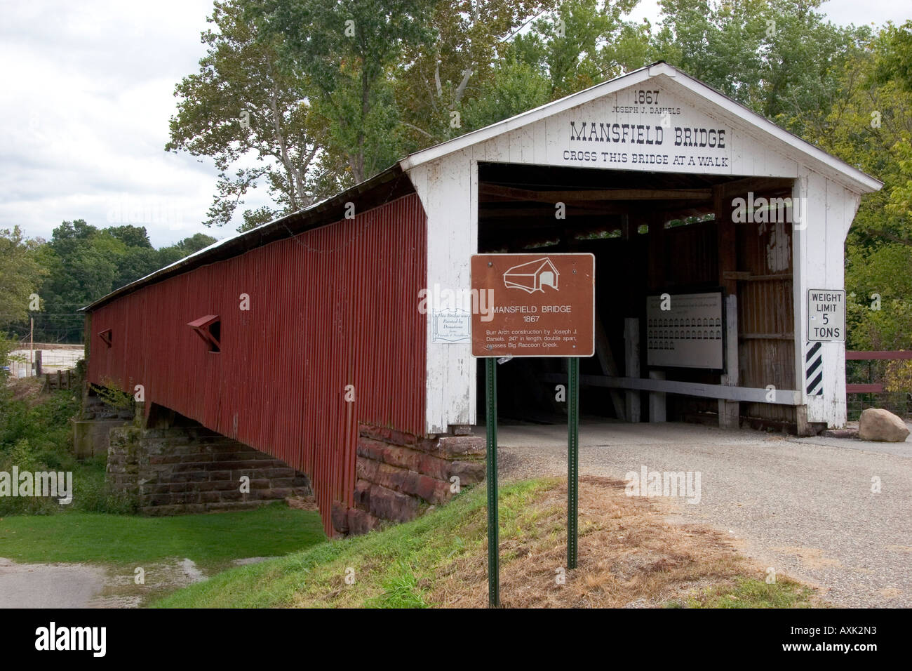 Mansfield Bridge a covered bridge at Mansfield Indiana Stock Photo - Alamy