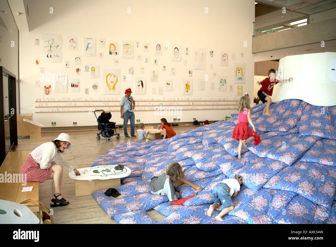 Children and art installation hi-res stock photography and images - Alamy