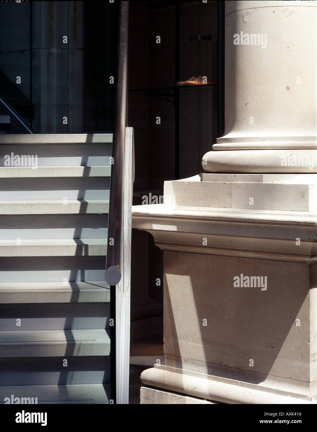 Outside royal exchange hi-res stock photography and images - Alamy