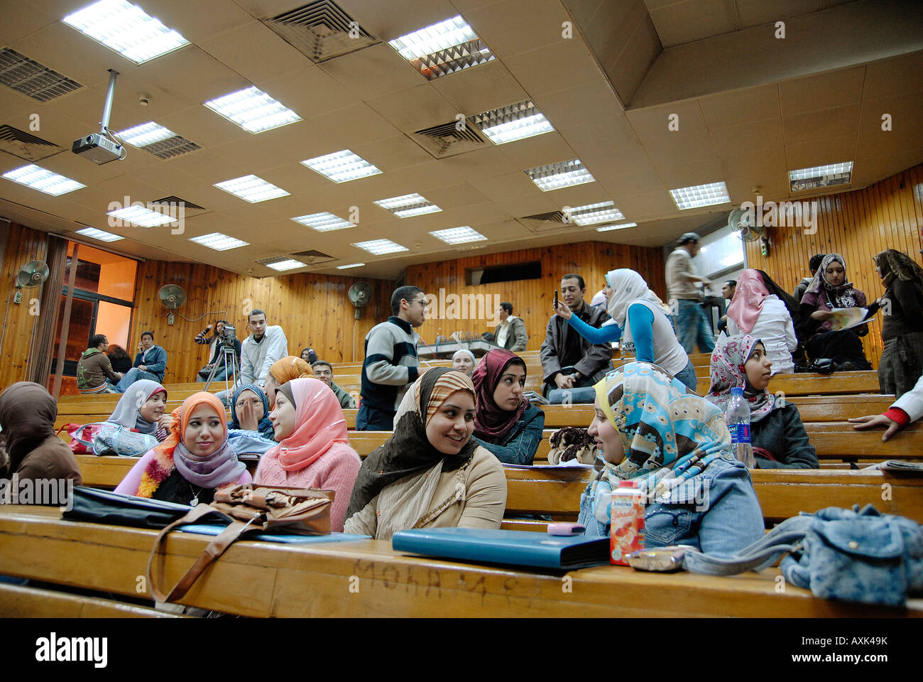 Egyptian students are waiting for the lecture to begin at Cairo ...