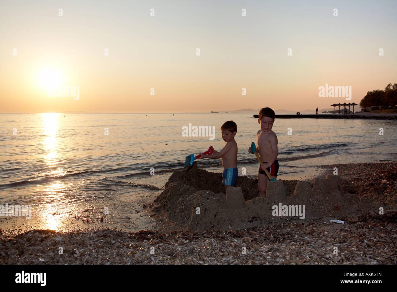 Children building sand castles hi-res stock photography and images - Alamy