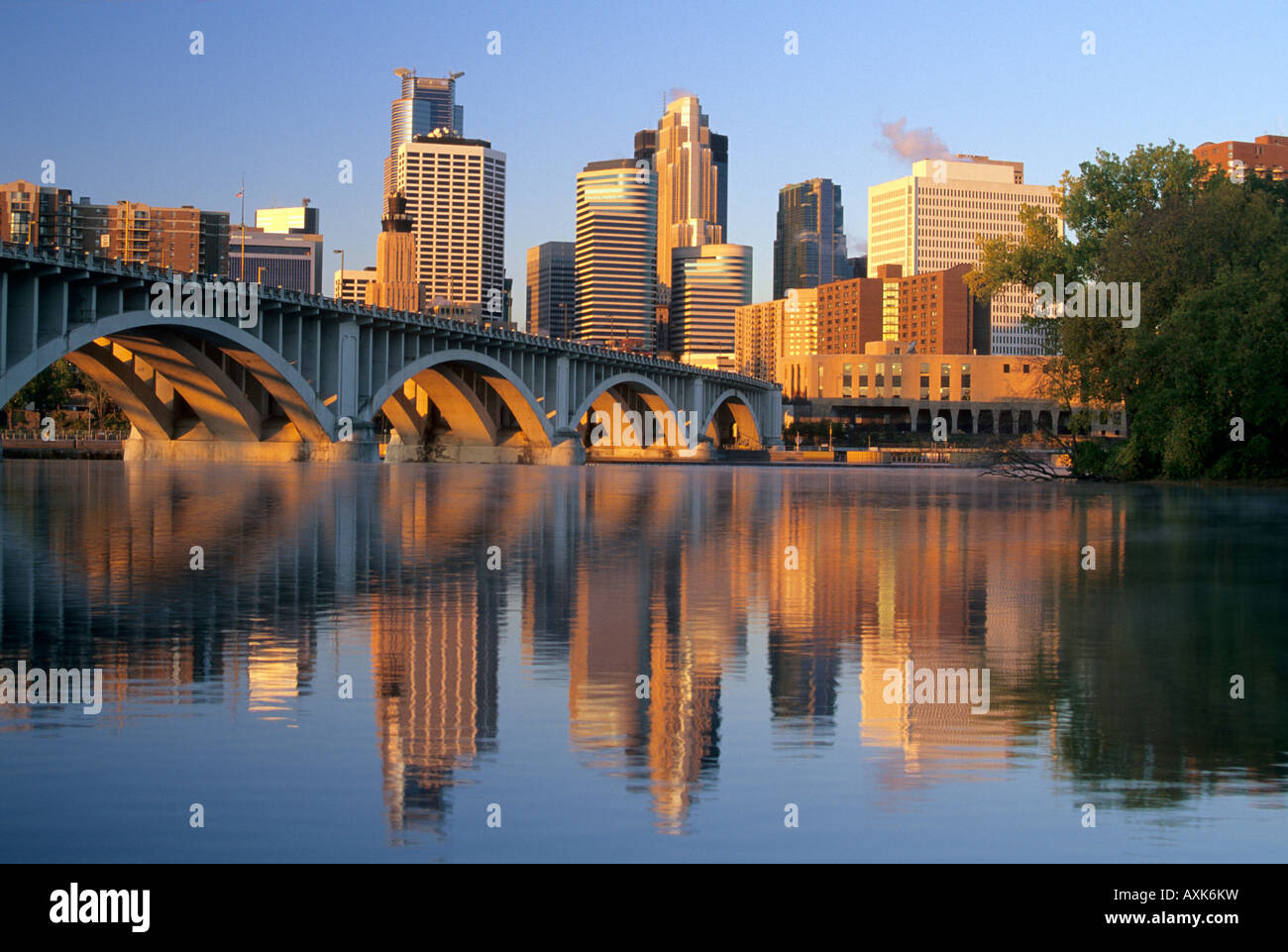 SKYLINE OF MINNEAPOLIS, MINNESOTA, THIRD AVENUE BRIDGE AND THE ...