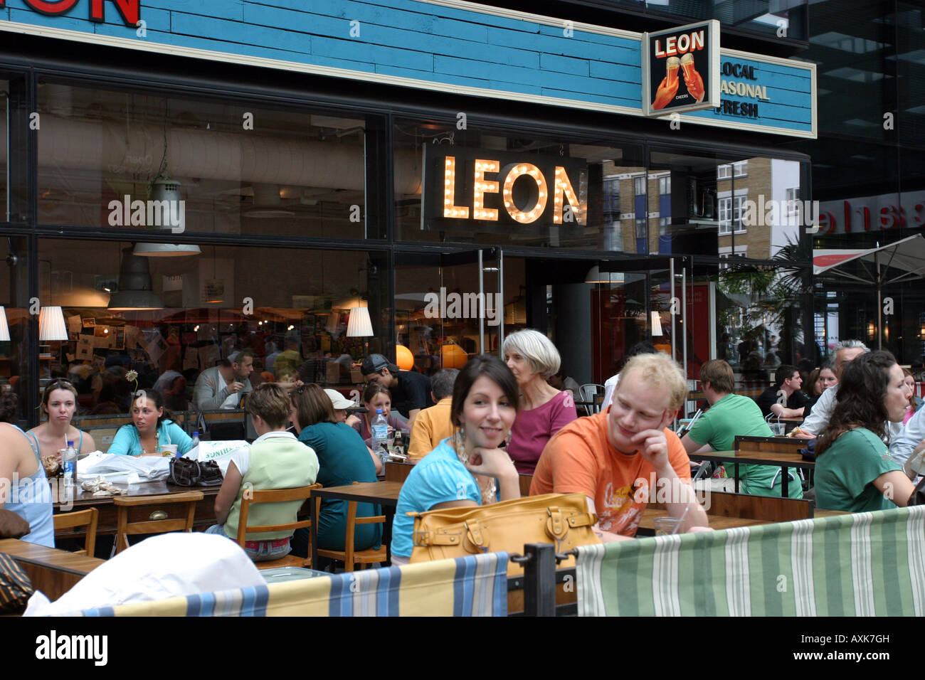 Leon Bar Cafe, Spitalfields Market, London Stock Photo - Alamy