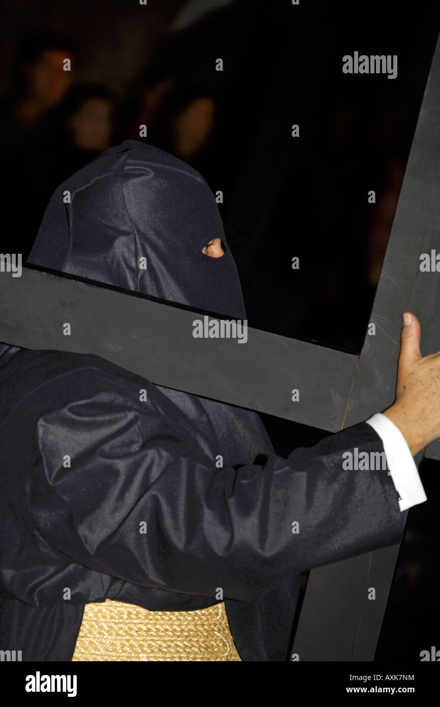 Christian man carrying cross hi-res stock photography and images - Alamy